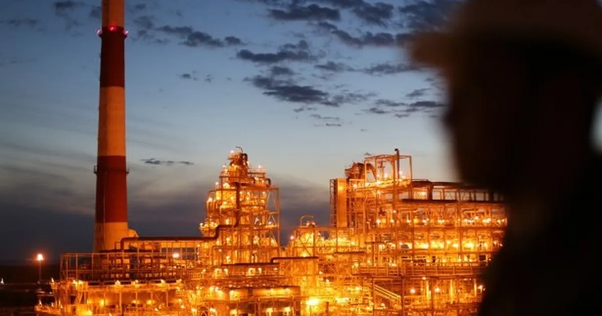 Rusya'nın Tataristan'daki petrol rafinerisi SİHA saldırısına uğradı ...