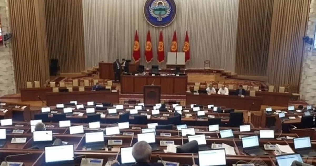 Kırgız vekiller, genç kadınlara yurt dışı yasağı önerdi! - QHA - Kırım ...