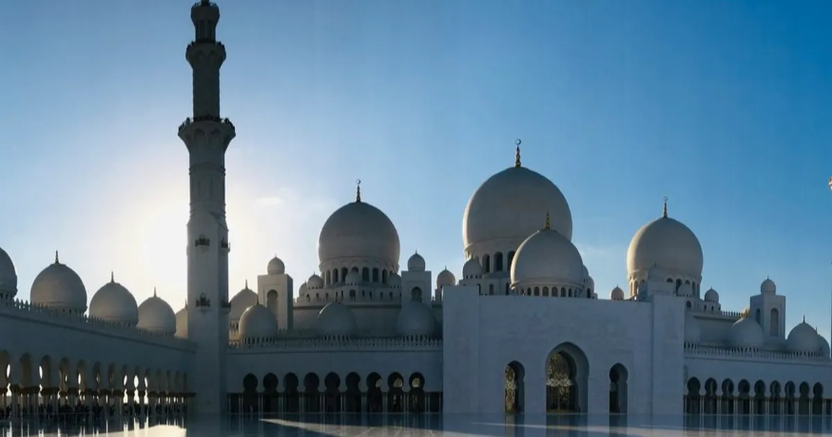 Şeyh Zayed Ulu Camii’nde Ukraince rehber hizmeti başladı - QHA - Kırım ...